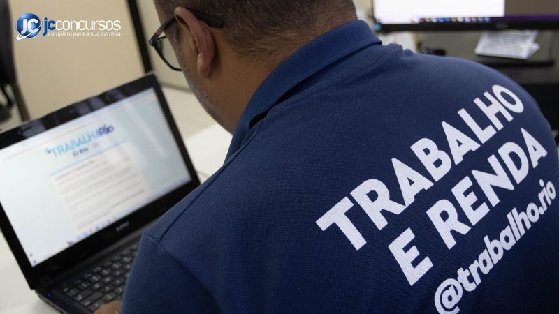 Prefeitura RJ abre seletivos para preencher 1,1 mil vagas de emprego